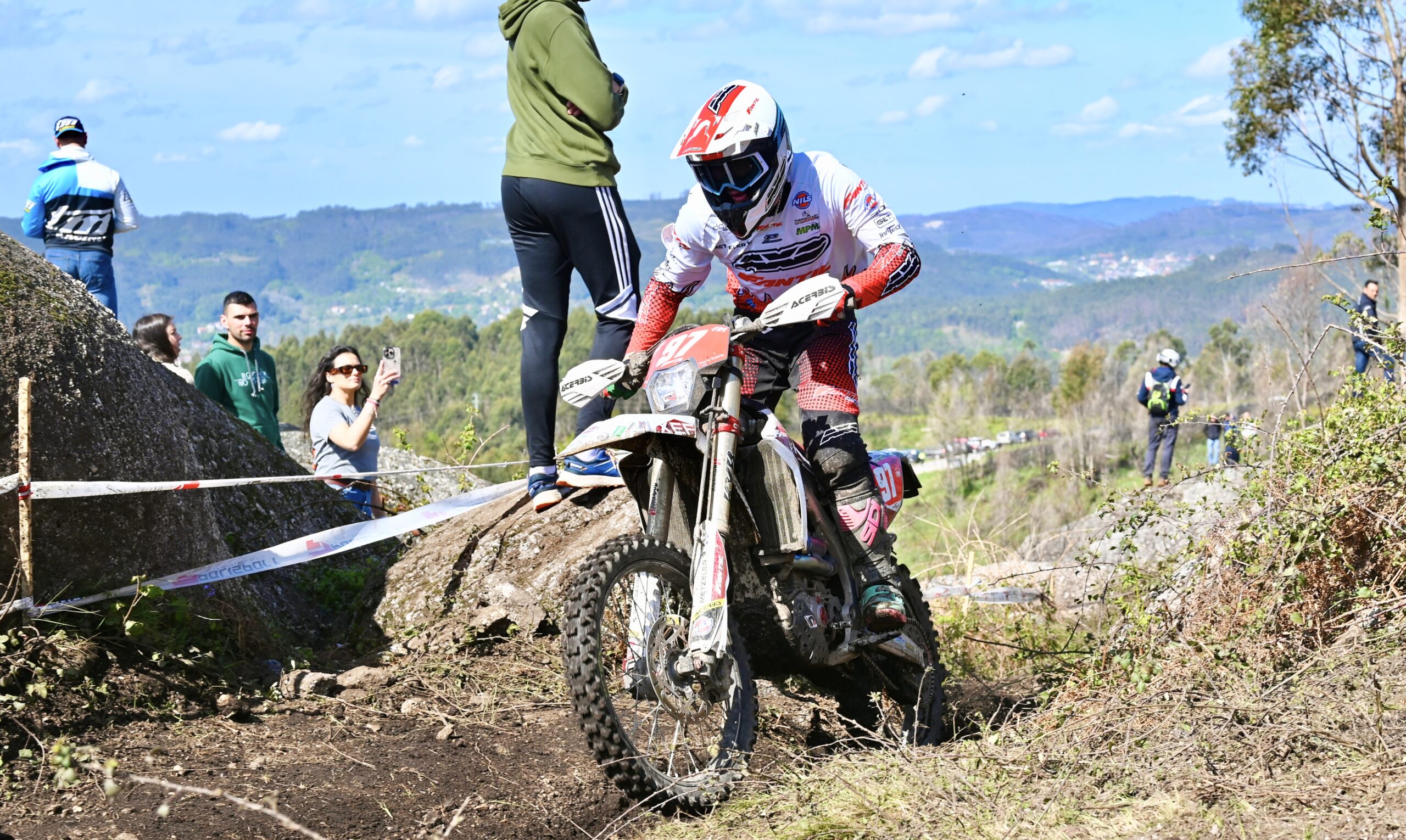 Video: Norrbin topp tio igen – medaljplats efter premiären! - Race Magazine